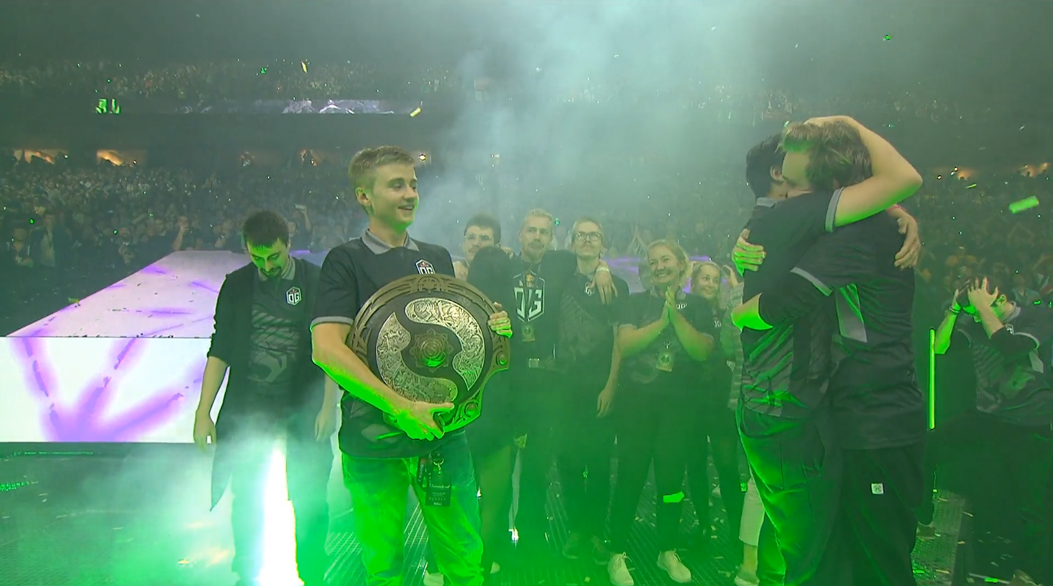 《Dota2》TI8魔咒被破，逆風奪冠OG淚灑舞台 | 4Gamers